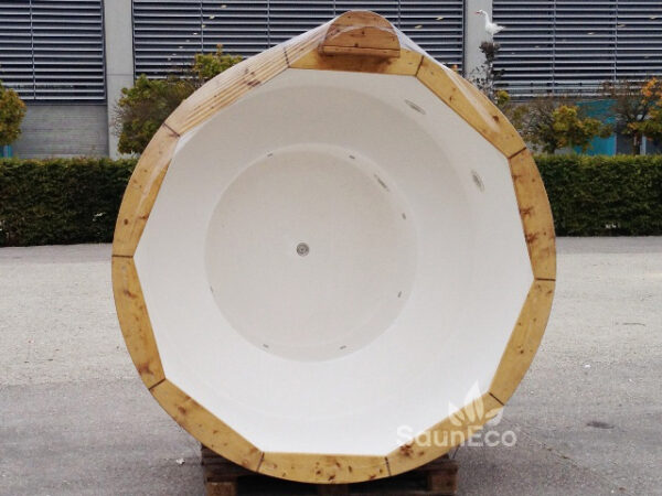 Luxurious Wooden Hot Tub - Bubble Jet System - LED lights